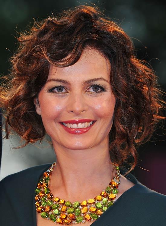 55 Amazing And Easy Hairstyles For Frizzy Hair