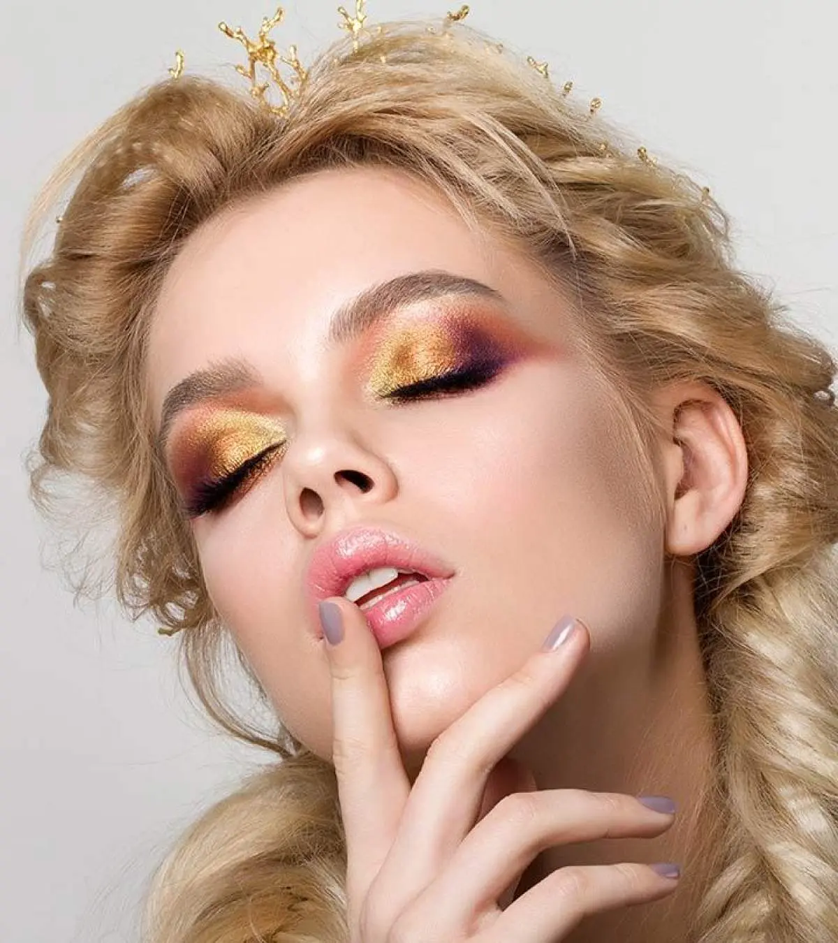 How To Apply Simple Gold Eye Makeup Tutorial with Pictures