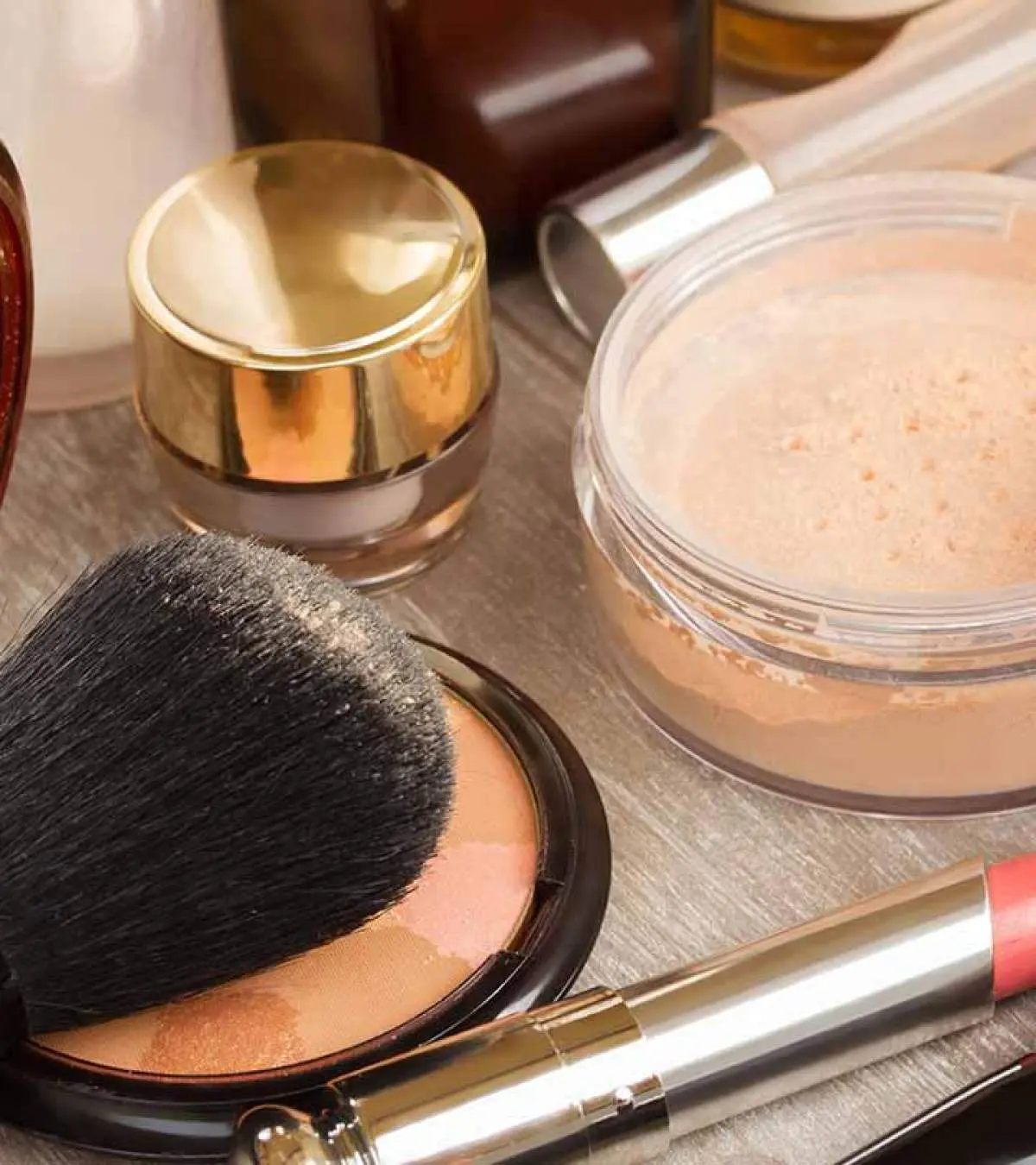 How To Apply Compact Powder Perfectly In 4 Easy Steps