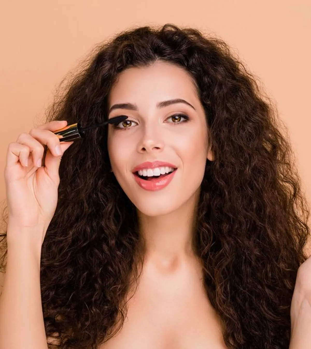 How To Apply Mascara: 6 Easy Steps For Flawless Lashes