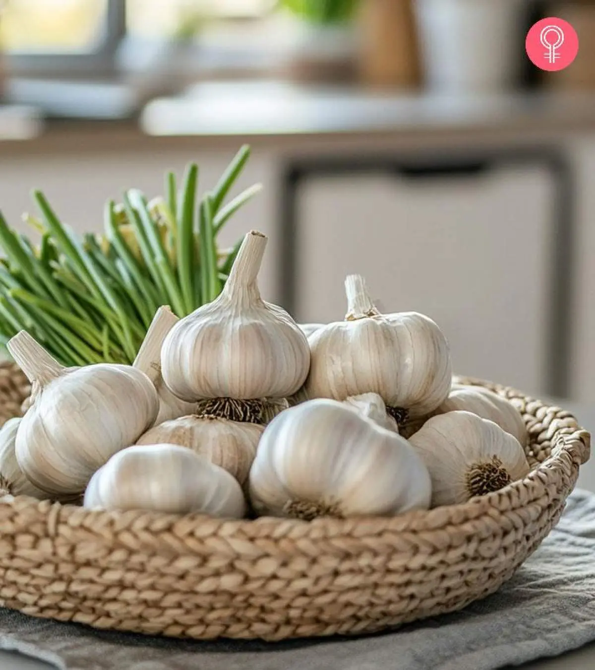 15 Serious Side Effects Of Garlic (Foods To Avoid With It)