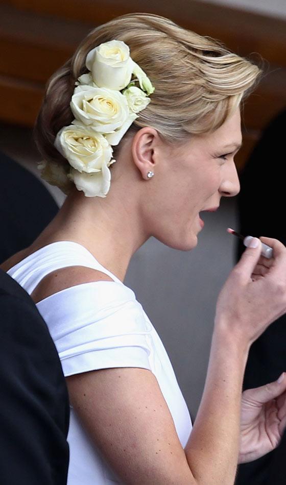 Top 22 Greek Hairstyles That You Can Try Right Now