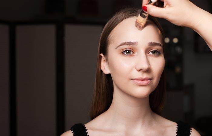 8 Useful Makeup Tips To Make Your Forehead Appear Smaller