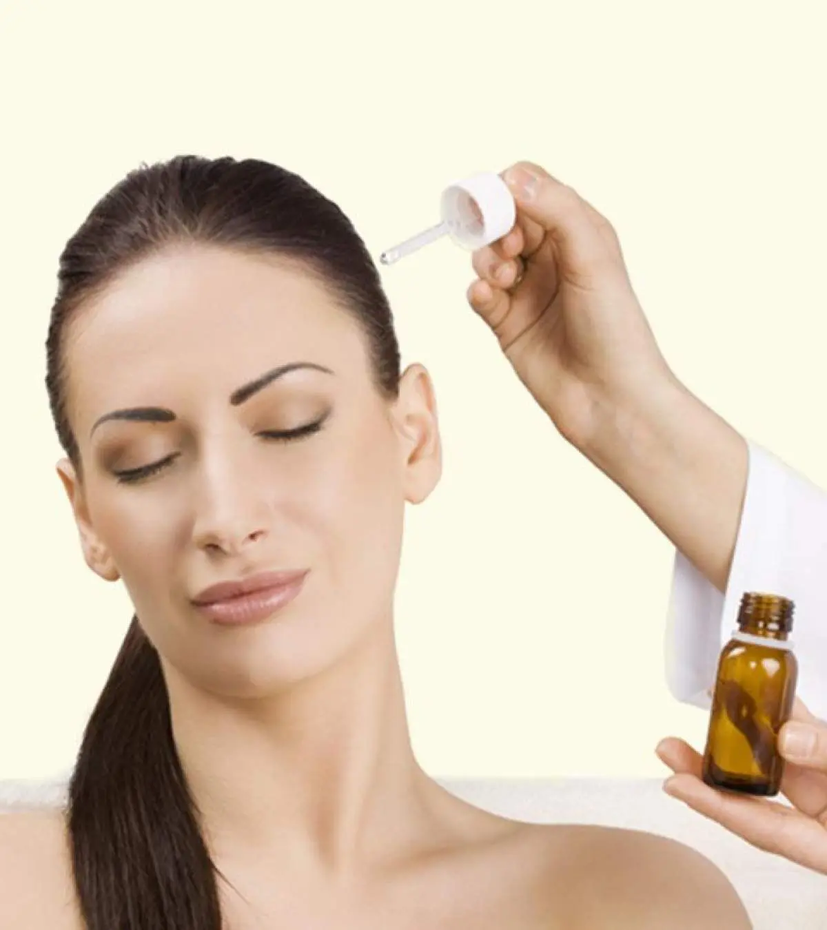 Castor Oil For Scalp: 7 Benefits To Fight Dandruff & Hair Loss