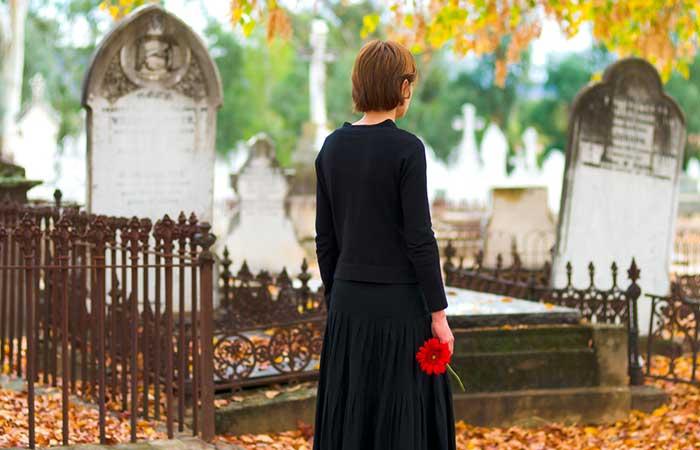 What To Wear To A Funeral: A Complete Guide For Women And Men