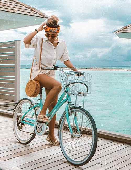 15 Famous Fashion Bloggers You Should Follow This Year