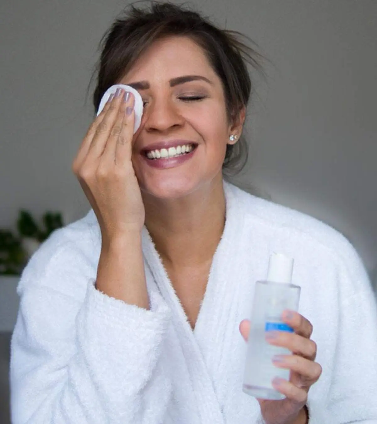 How To Use Micellar Water: 7 Simple Ways To Cleanse And Refresh