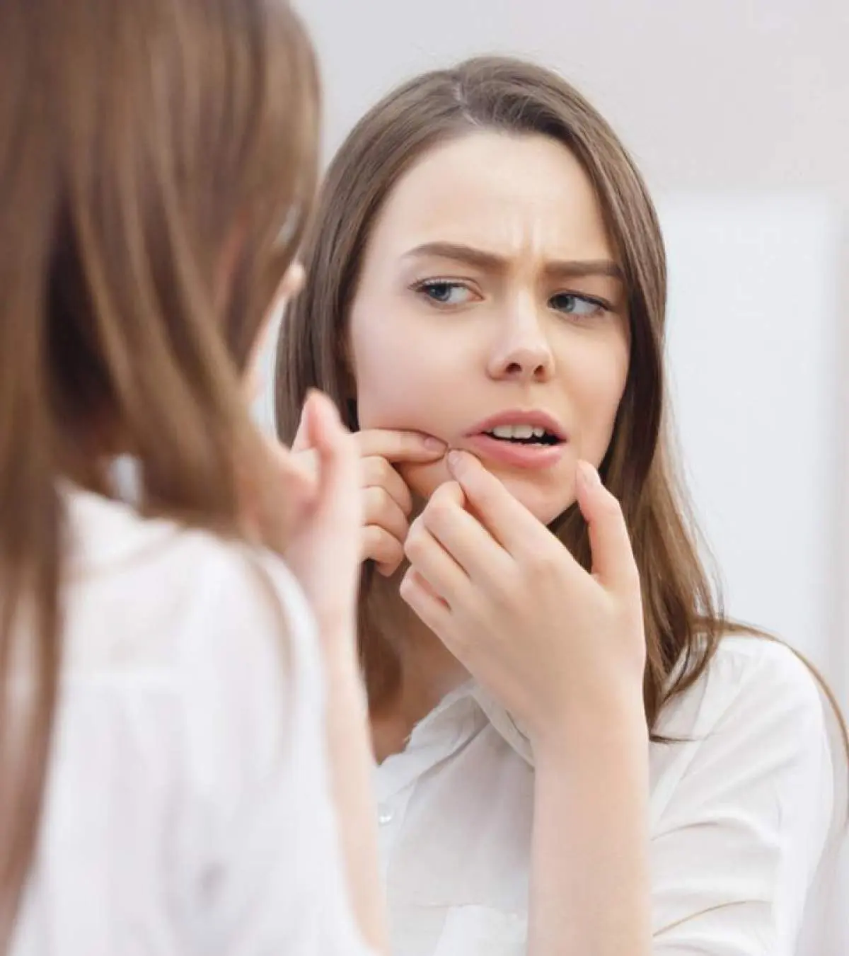 Spironolactone for Acne: 3 Key Benefits & 6 Side Effects
