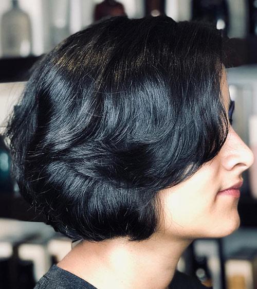 33 Chic Wedge Haircuts For Women & How To Do Them
