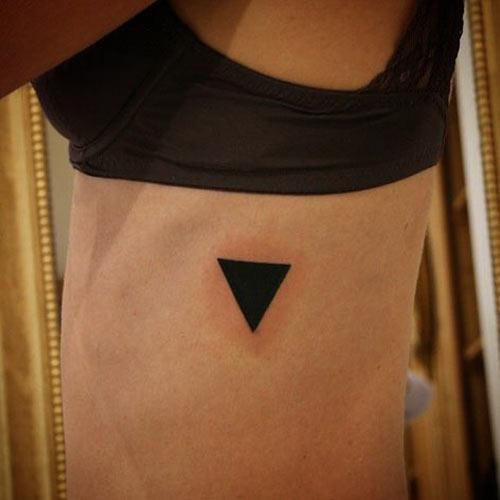 42 Triangle Tattoos For Women That Are Super Inspiring