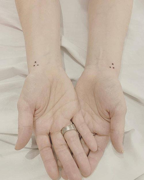 42 Triangle Tattoos For Women That Are Super Inspiring