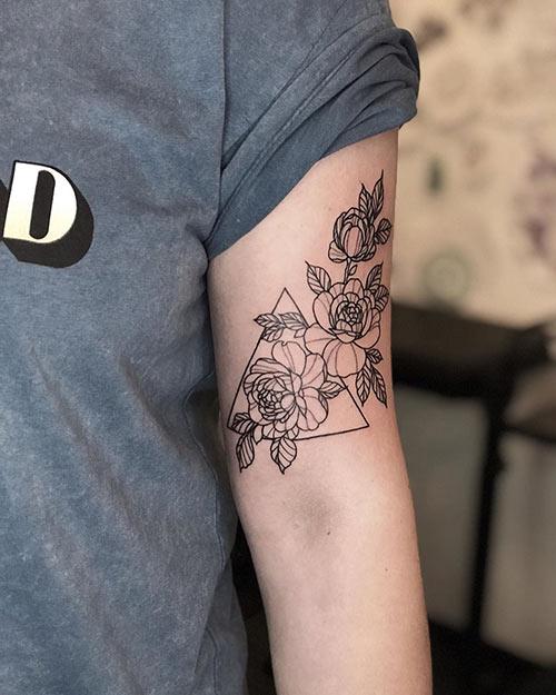 42 Triangle Tattoos For Women That Are Super Inspiring