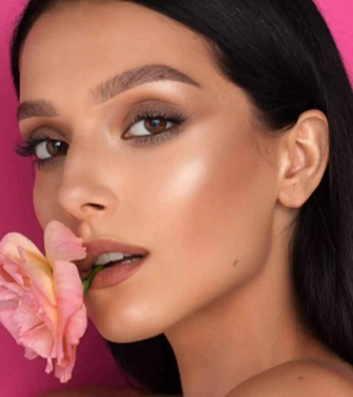 7 Best Rose Gold Highlighters Of 2025, According To A Makeup Artist