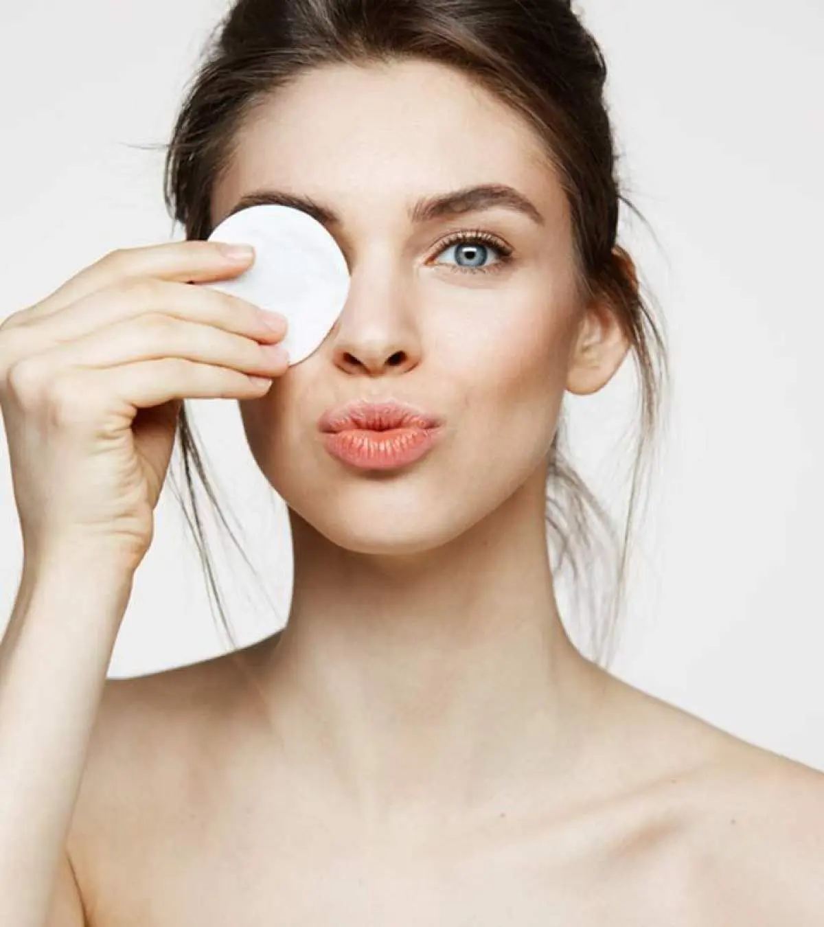 The 13 Best Makeup Artist-Approved Drugstore Makeup Remover Wipes Of 2025