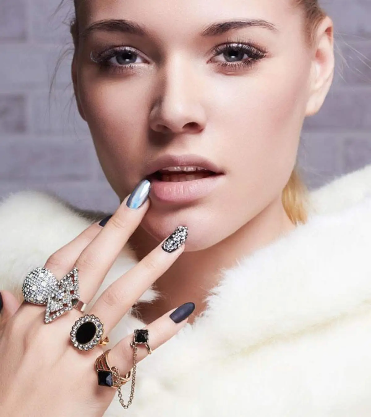 8 Best Mirror Effect Nail Polishes For Glassy Nails In 2026