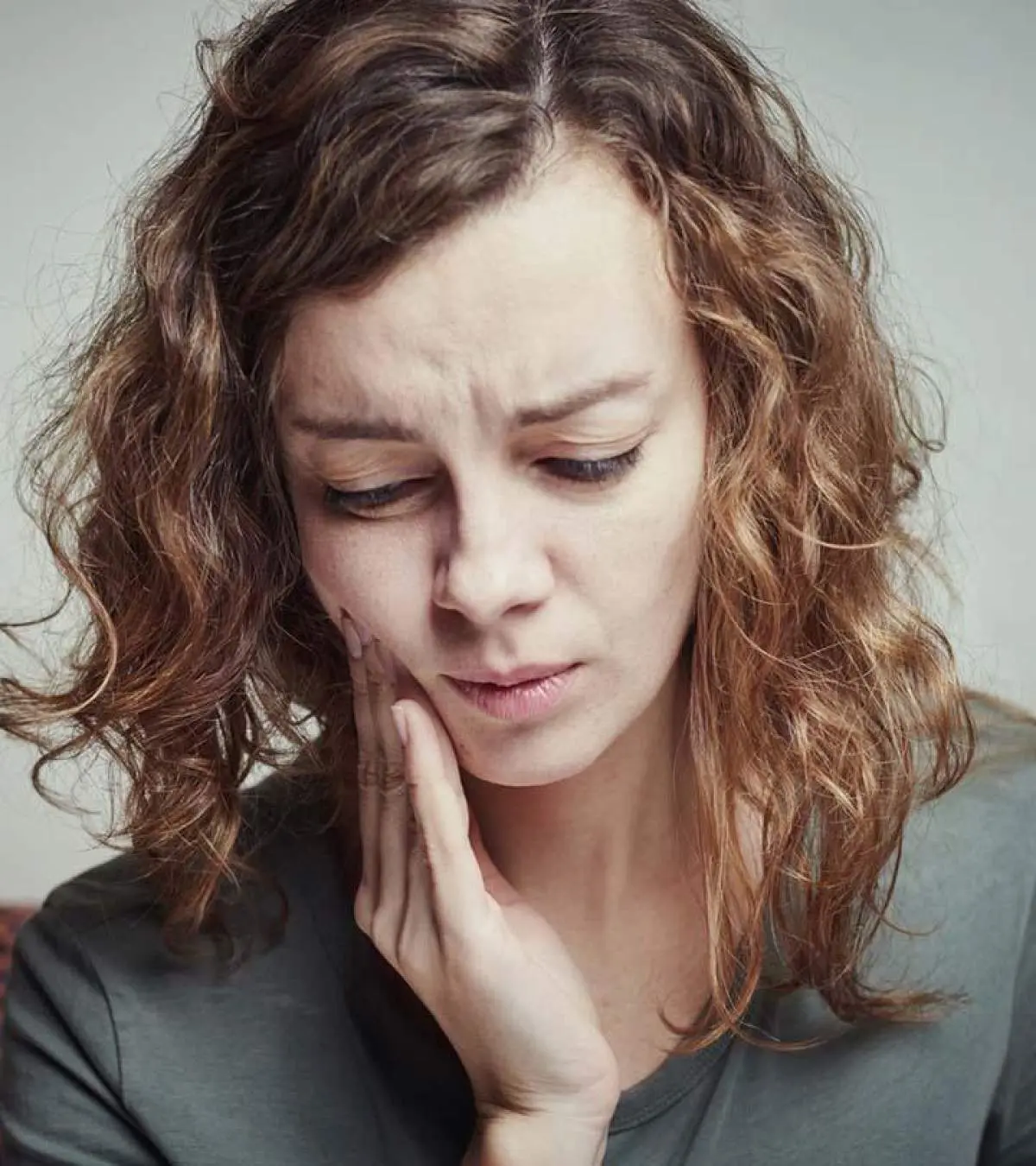 Home Remedies For Gum Pain: 6 Easy DIY Solutions