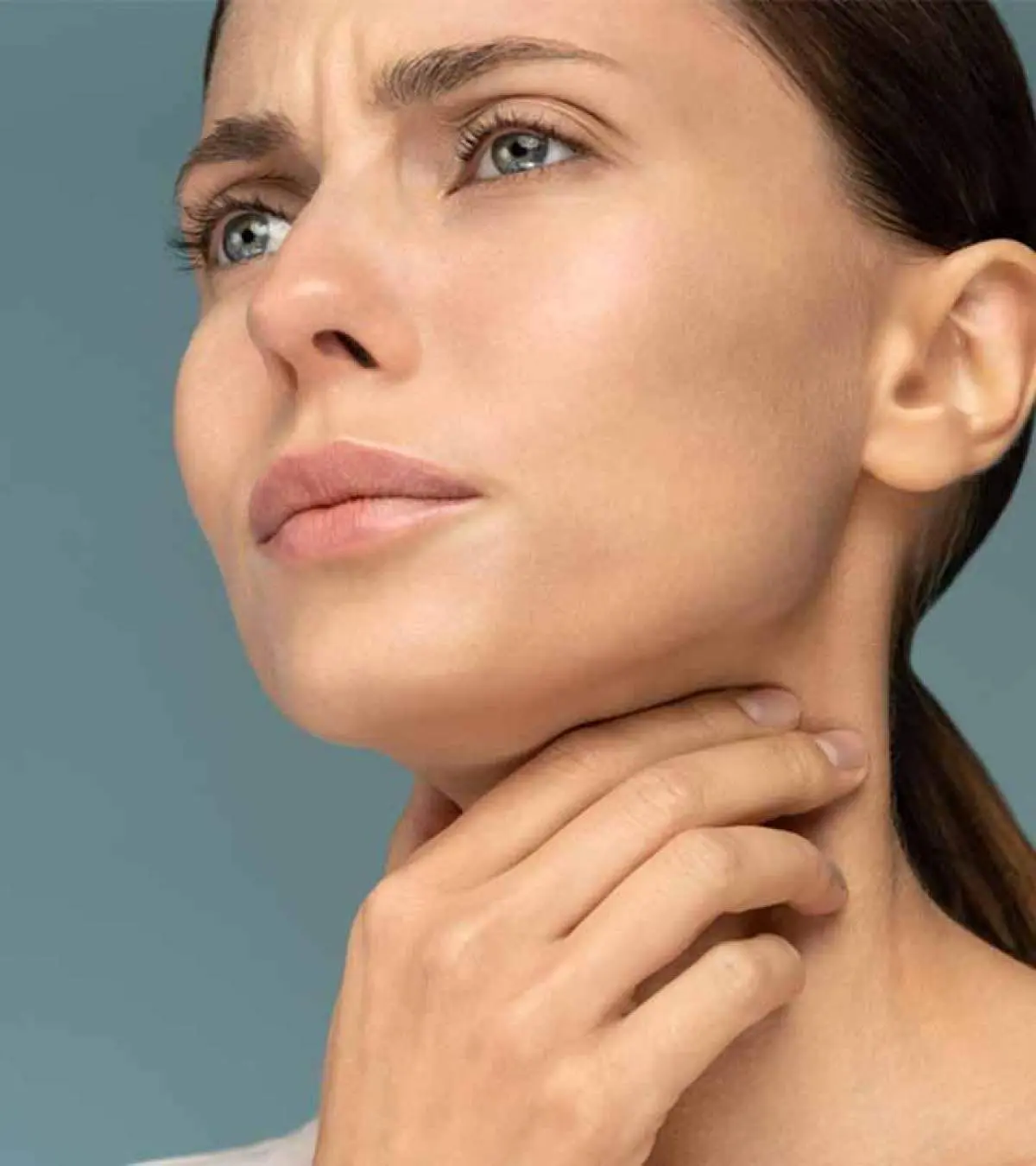 Strep Throat vs Sore Throat: 4 Key Differences & Treatments