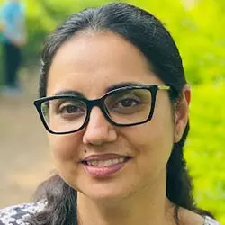 Dr. Surbhi Mahajan, Medical Reviewer at StyleCraze