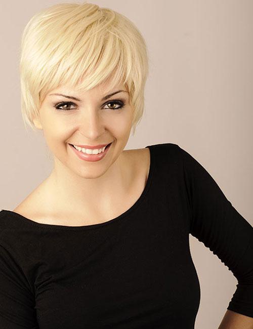 33 Chic Wedge Haircuts For Women & How To Do Them