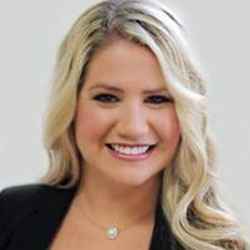 Nicole Carpenter, StyleCraze Expert Panel Member