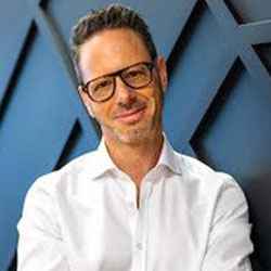 Dan Auerbach, StyleCraze Expert Panel Member