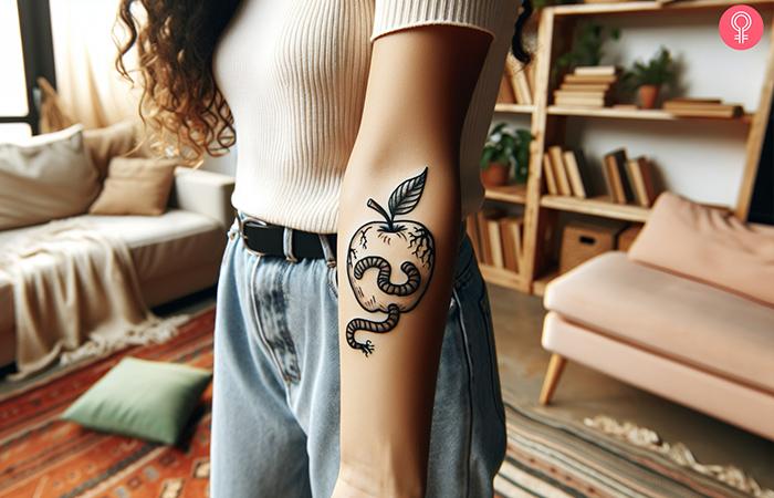 8 Stunning Apple Tattoo Designs To Tempt Your Taste