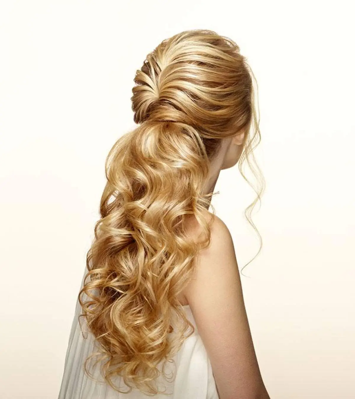 8 Best Preppy Hairstyles: The Best Styles For A Classic Look